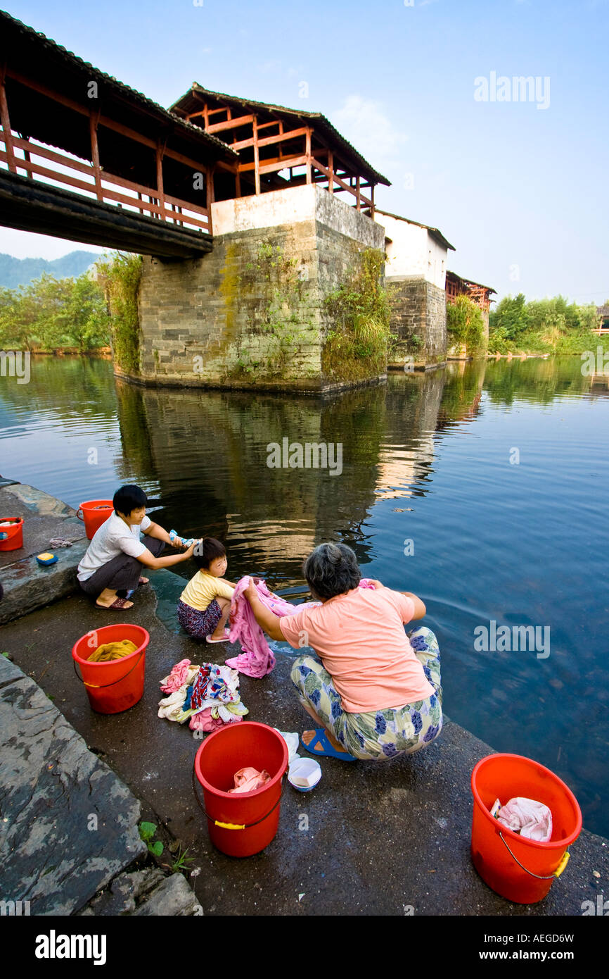 Women Wash Clothes in front of Song Dynasty Caihong Bridge Qinghua ...