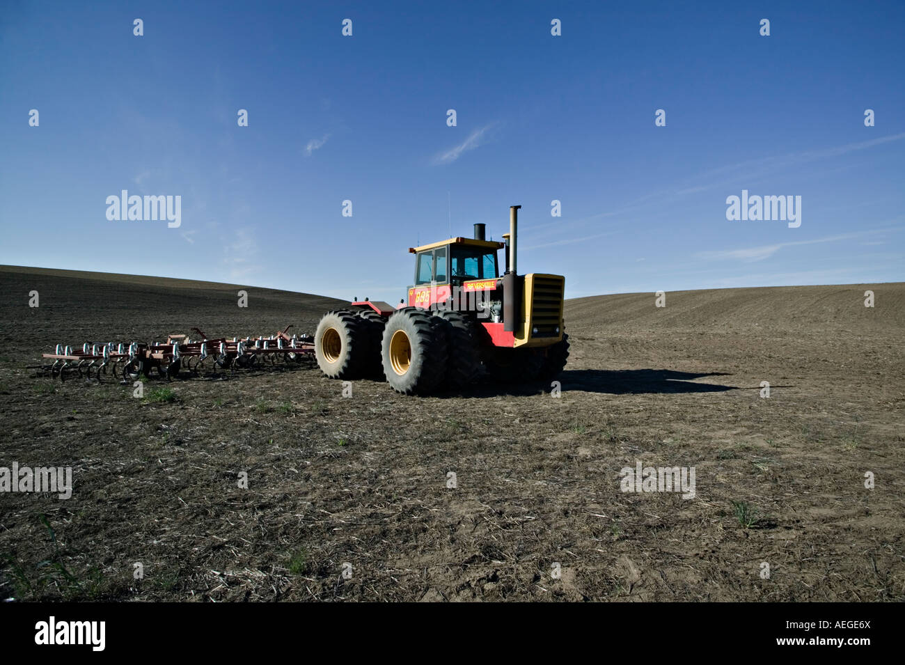 Tractor pulling implement hi-res stock photography and images - Alamy