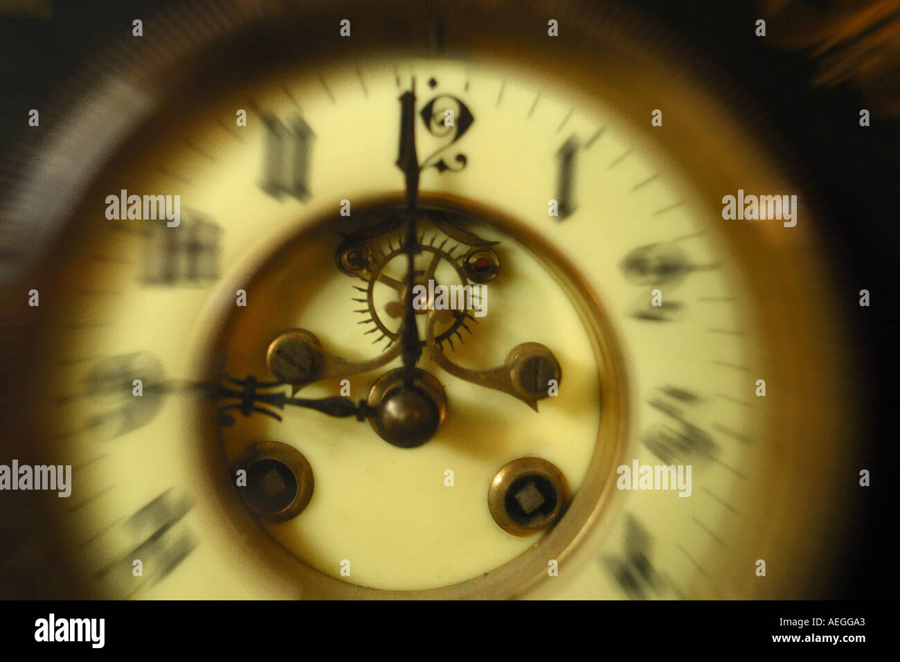 Retro round clock faces hi-res stock photography and images - Alamy