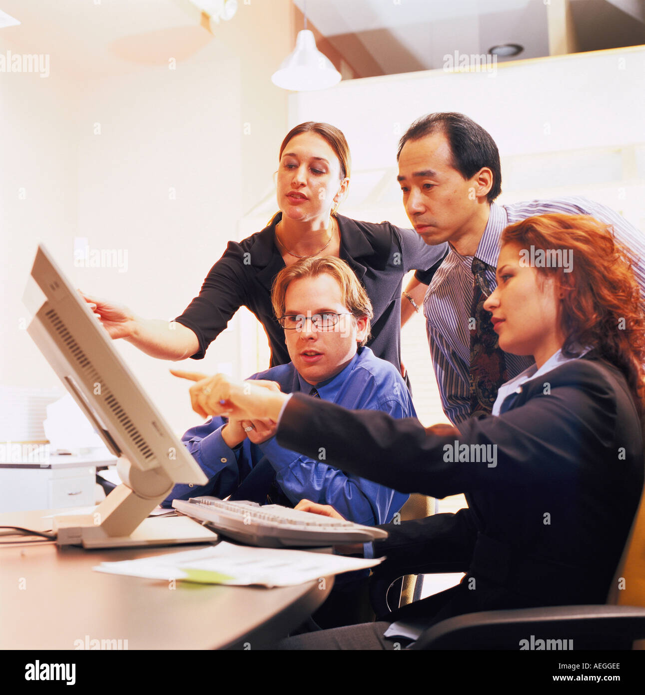 Co workers around computer hi-res stock photography and images - Alamy