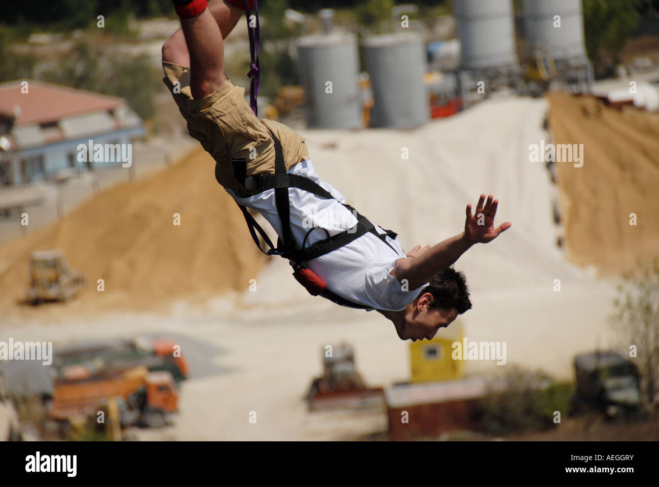 Persona bungee jumping hi-res stock photography and images - Alamy