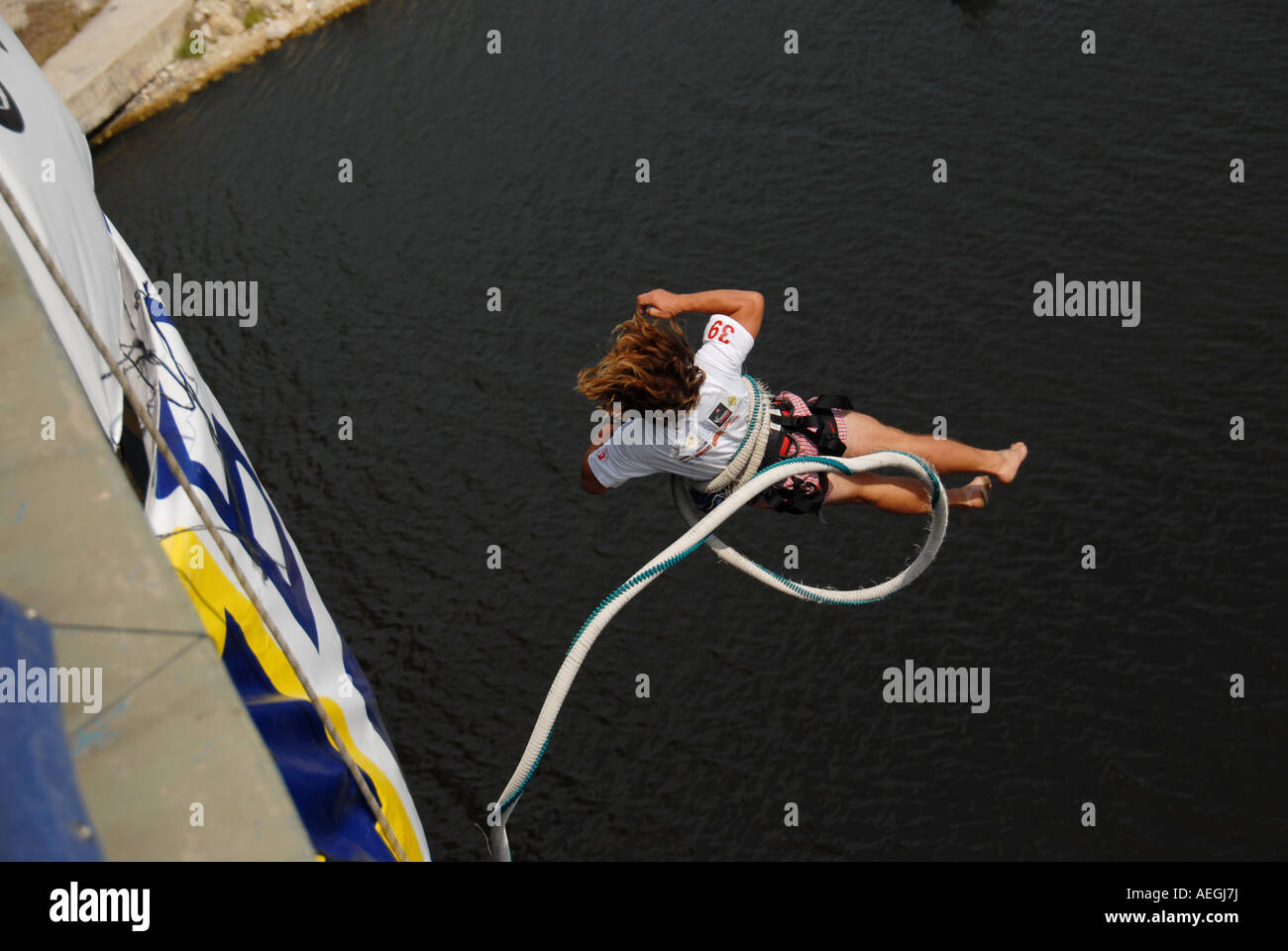 Persona bungee jumping hi-res stock photography and images - Alamy