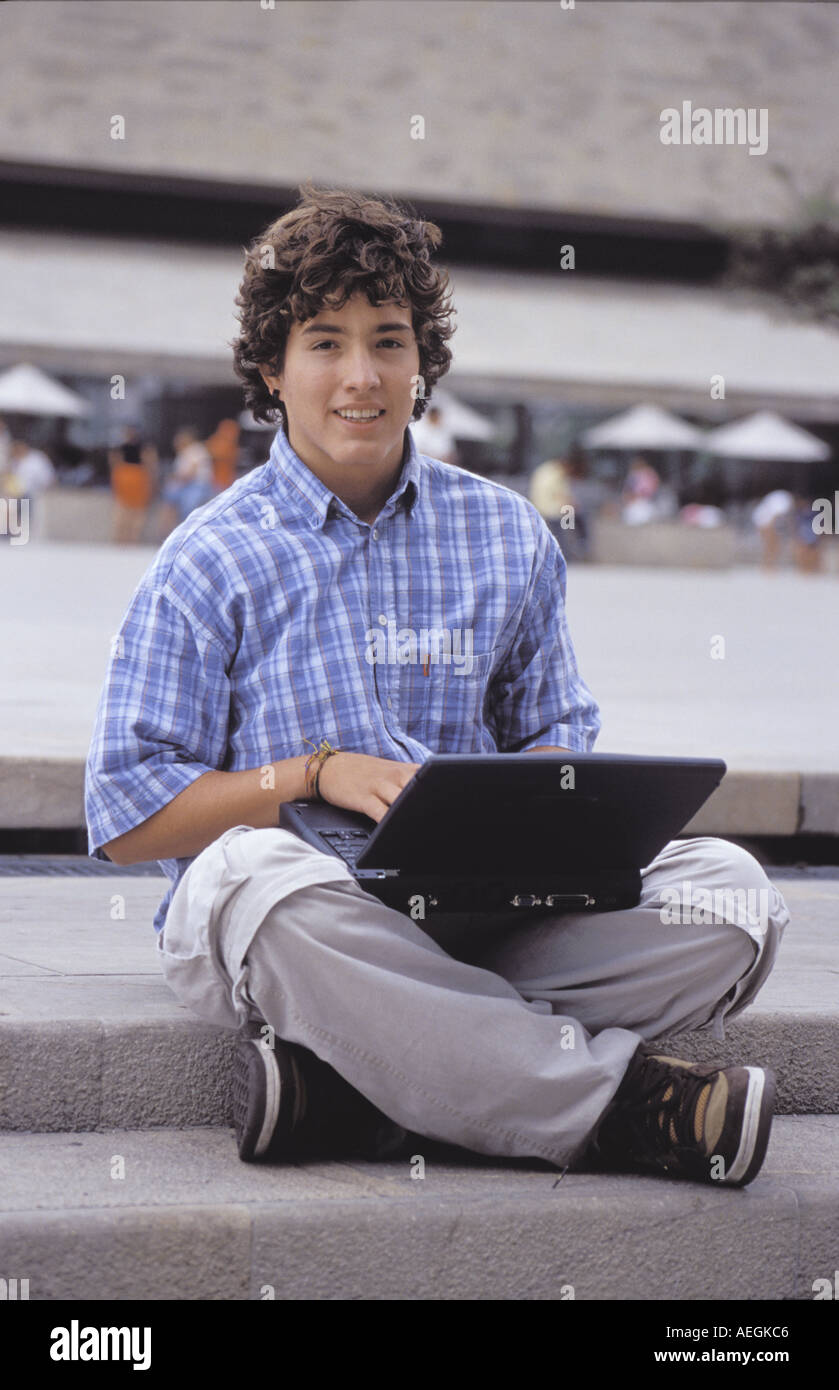 College campus life Stock Photo - Alamy