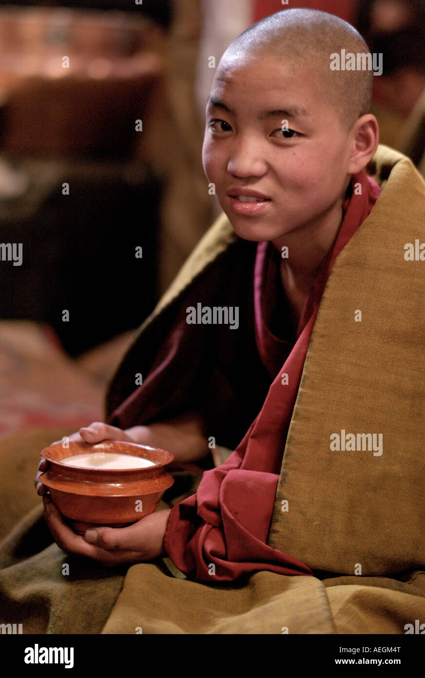 Monk eating supper at Tashilhunpo Temple Stock Photo - Alamy