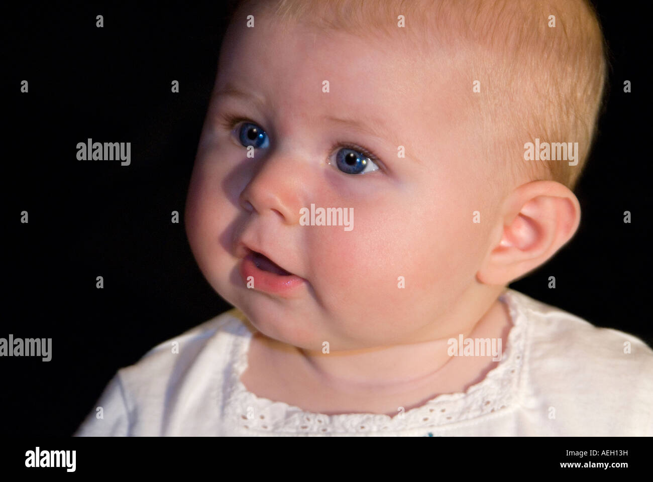 6 month old baby sitting up hi-res stock photography and images - Alamy