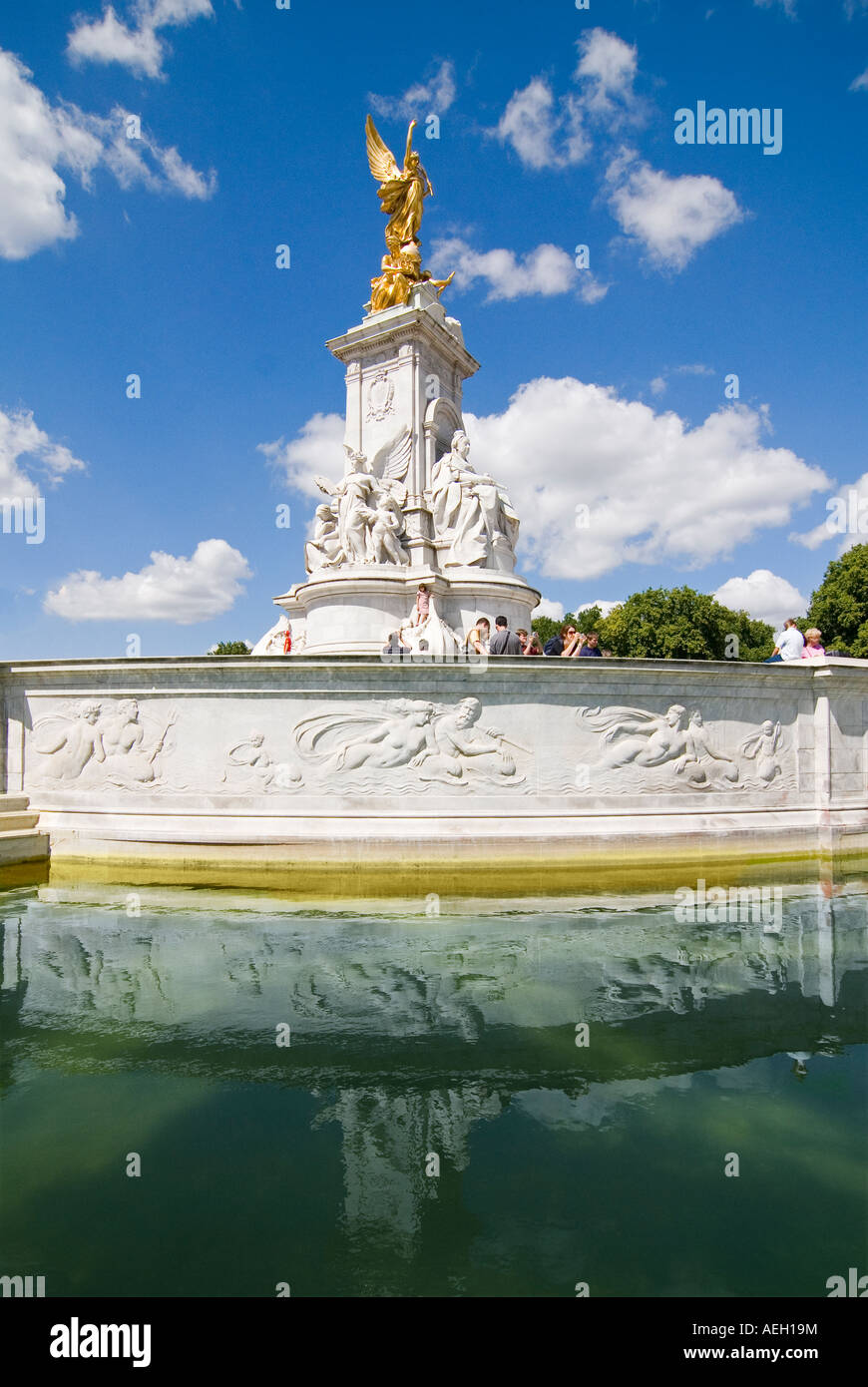 Vertical wide angle of the Queen Victoria Memorial reflected in the ...