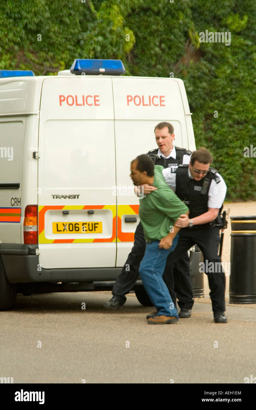 Street fight hi-res stock photography and images - Alamy