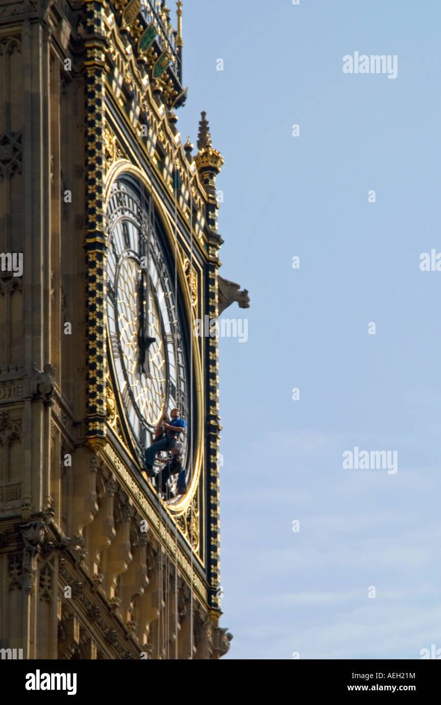 12 oclock sun uk hi-res stock photography and images - Alamy