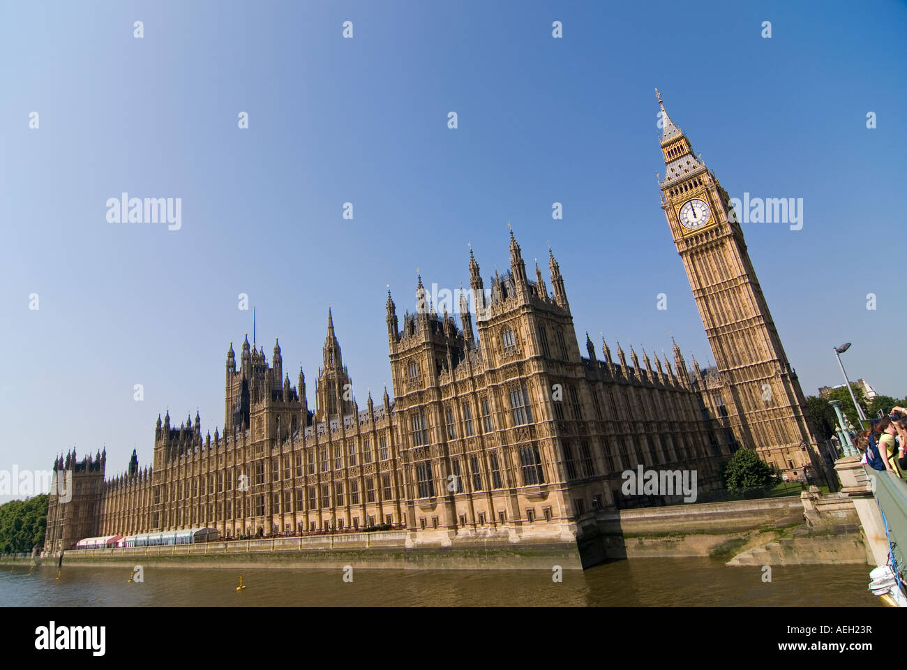 Horizontal angular view of the river Thames, the Houses of Parliament ...