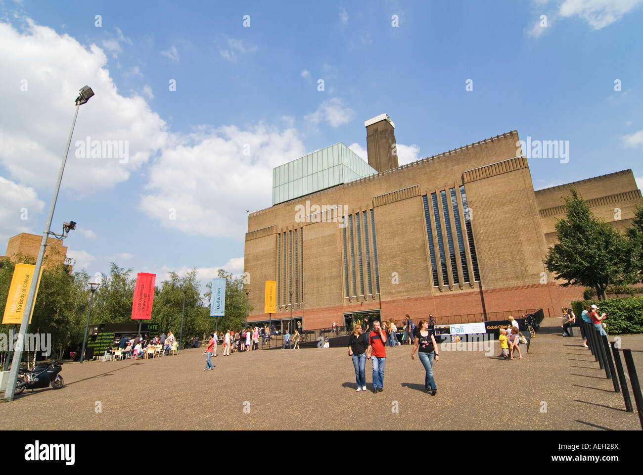 Tate britain front facade hi-res stock photography and images - Alamy
