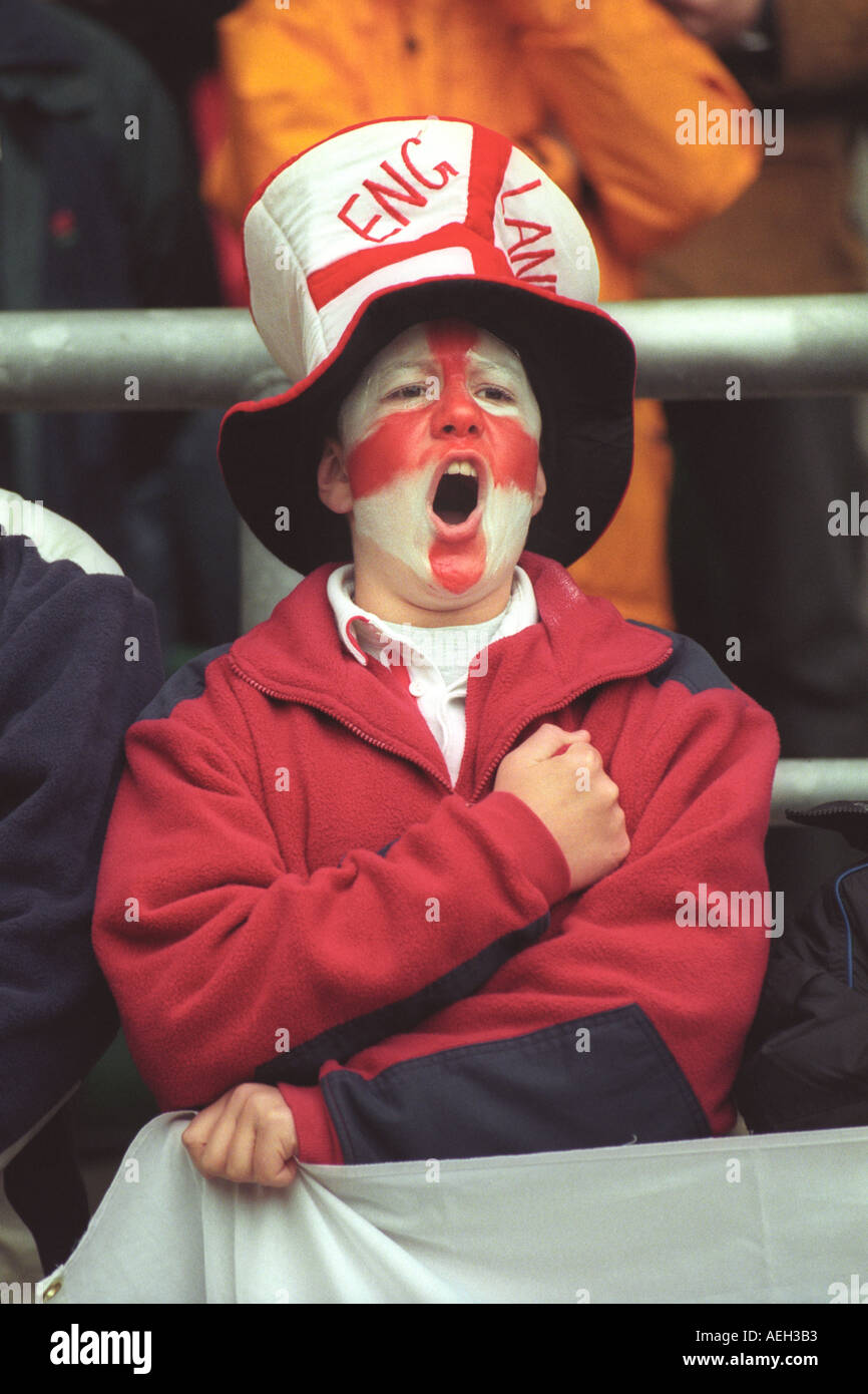 England rugby fan singing hi-res stock photography and images - Alamy