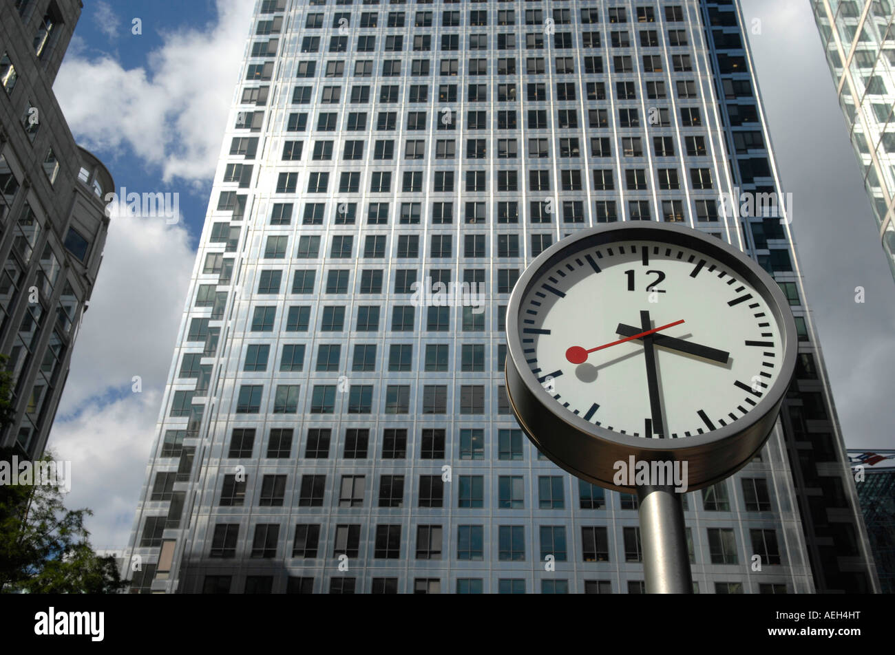 One Canada Square Stock Photo - Alamy