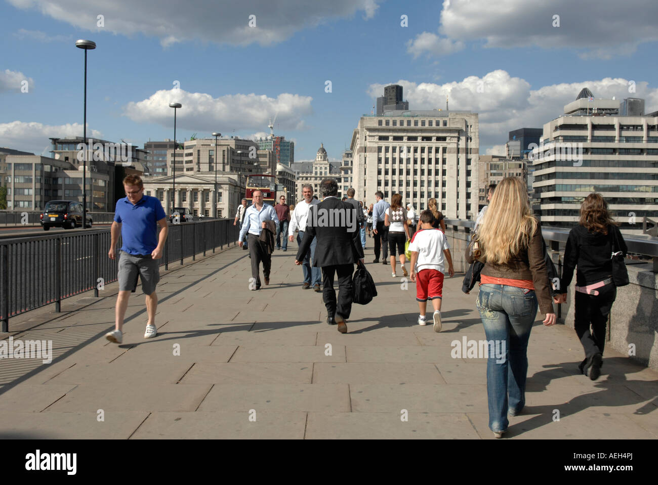 City of walking hi-res stock photography and images - Alamy