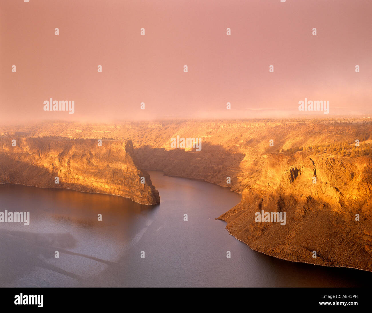 Sunrise with fog on Lake Billy Chinook Oregon Stock Photo - Alamy