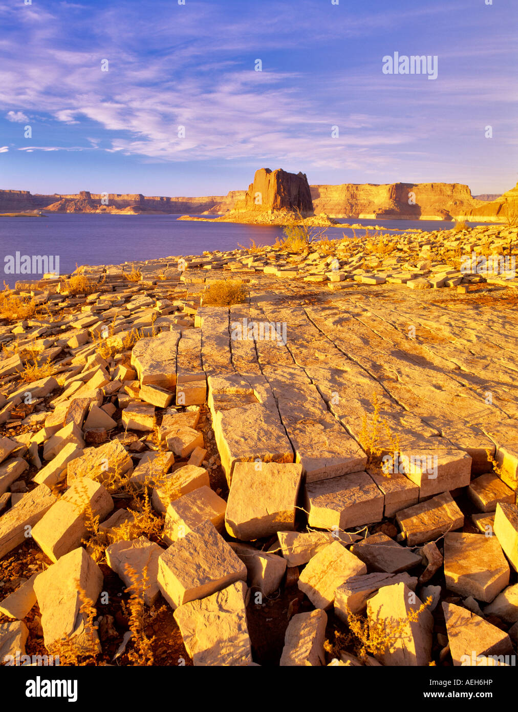 Fractured rocks hi-res stock photography and images - Alamy