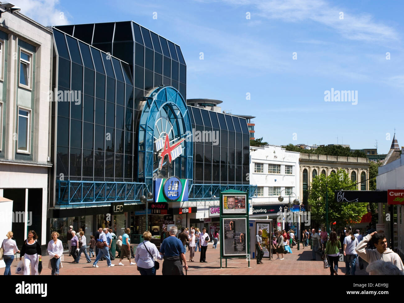 People bournemouth town centre hi-res stock photography and images - Alamy