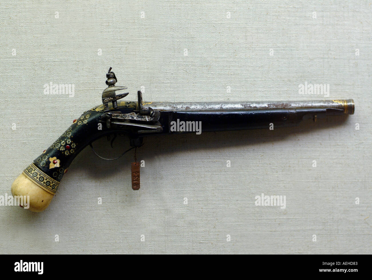 16 century Turkish pistol Stock Photo - Alamy