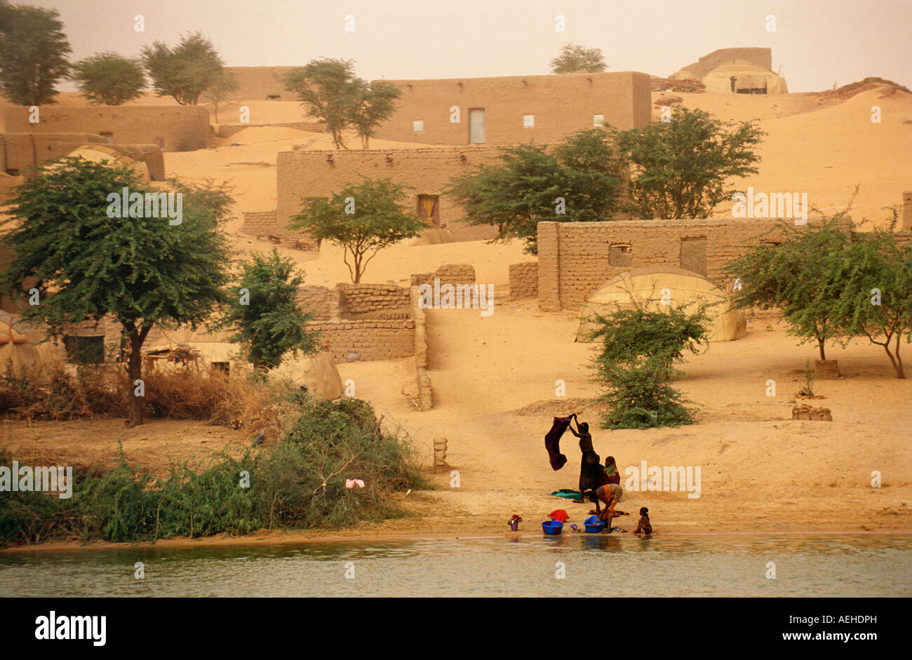 Mali Bamba. People of Sonrai tribe washing clothes at riverbank of ...