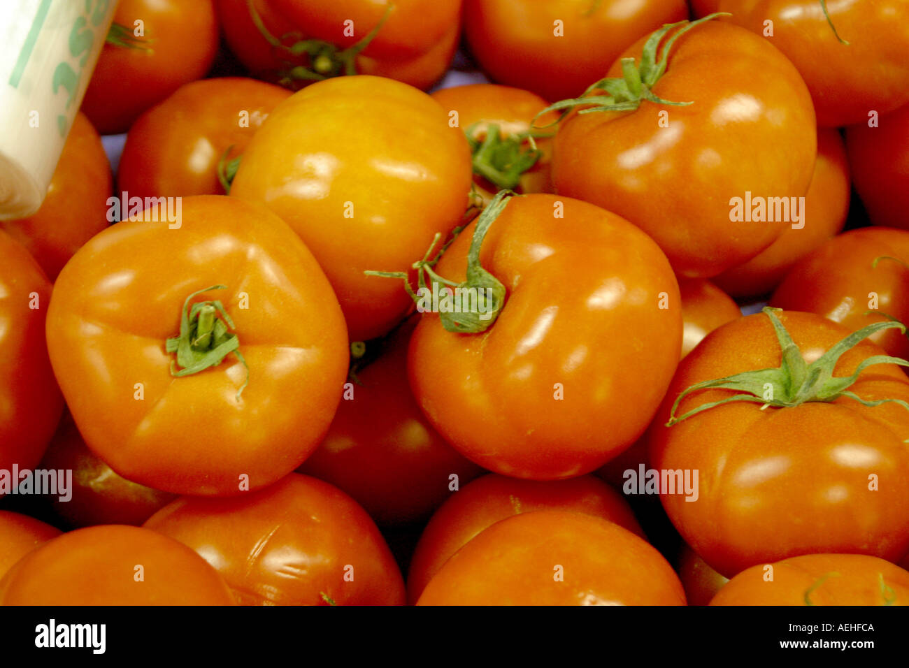 Fresh Tomatoes at a market stall Stock Photo - Alamy