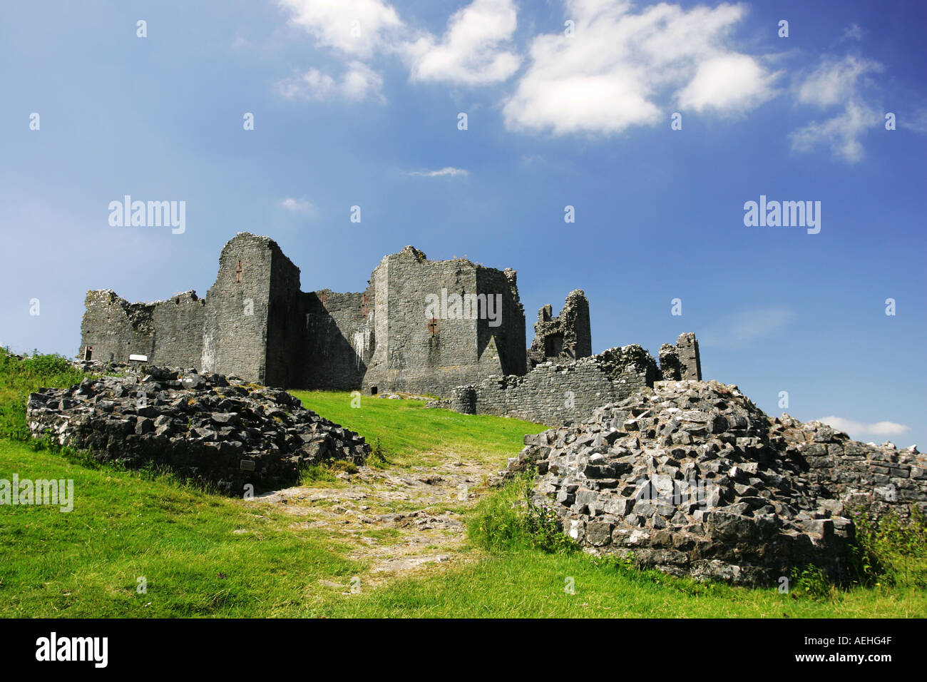 History of king arthur 12th century hi-res stock photography and images ...
