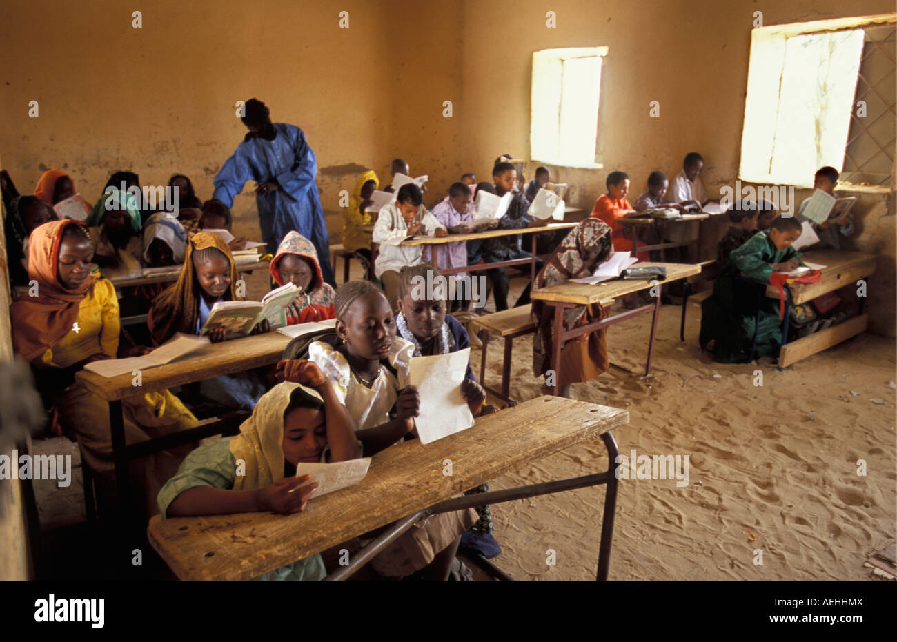 Mali Timbuktu Students in primary school Stock Photo - Alamy