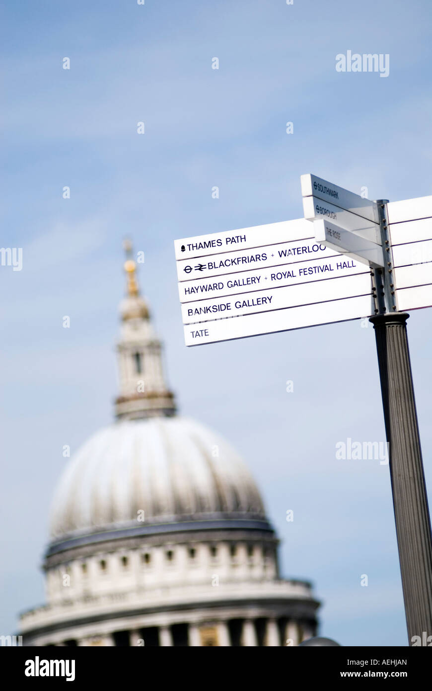 Thames Path tourist information sign with the dome of Saint Pauls ...