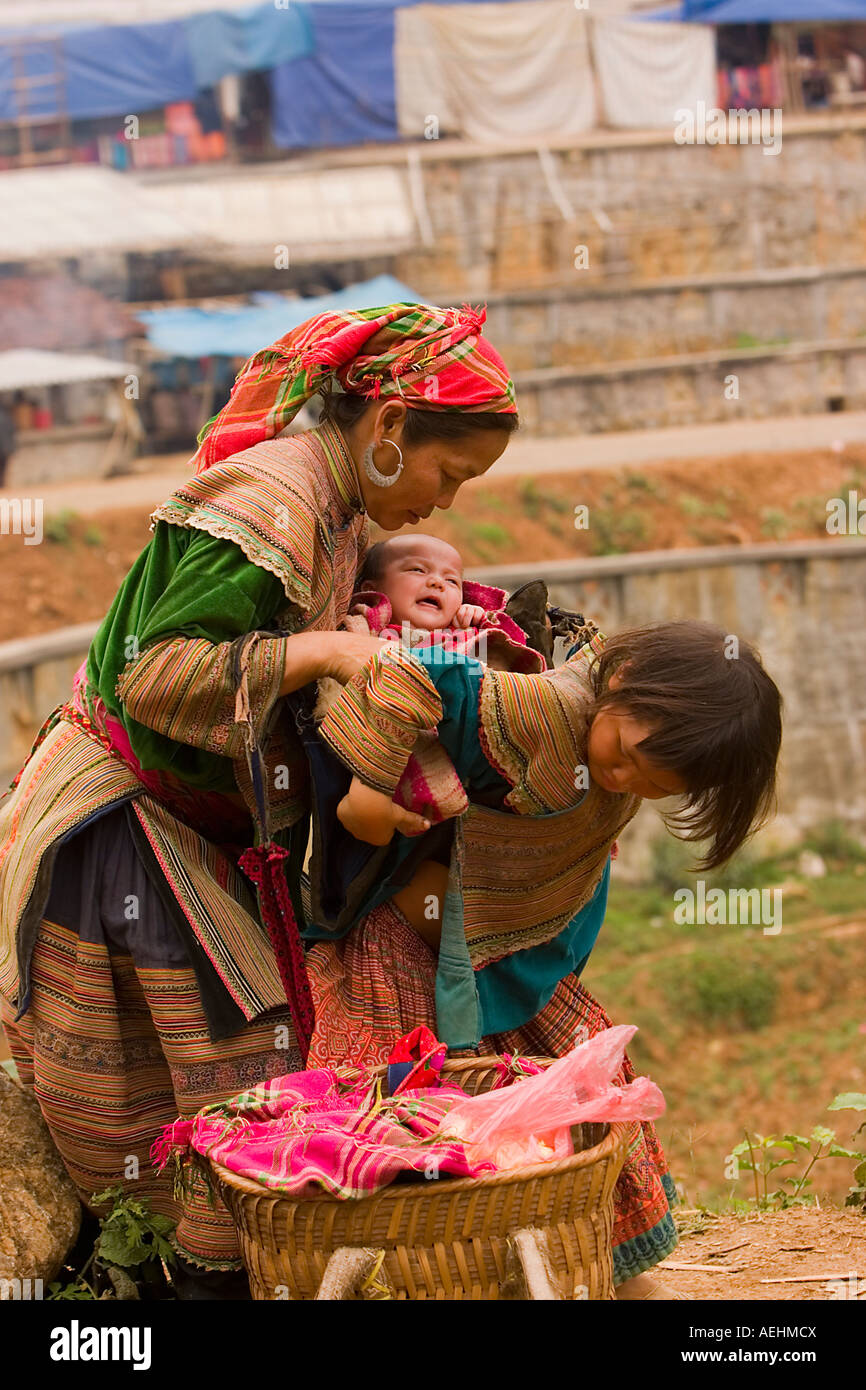 Vietnamese Mother And Daughter North Vietnam Stock Photo - Alamy