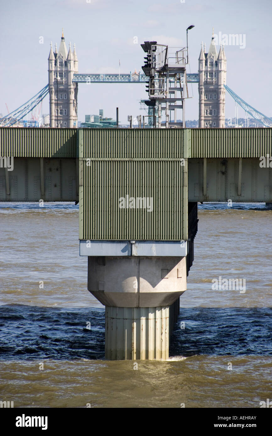 Cannon street railway bridge tower hi-res stock photography and images ...