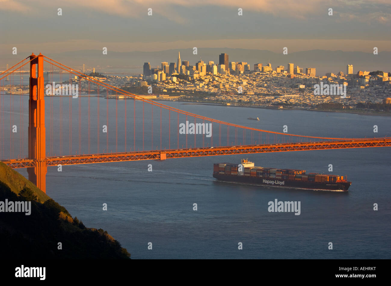Cargo ship under golden gate hi-res stock photography and images - Alamy