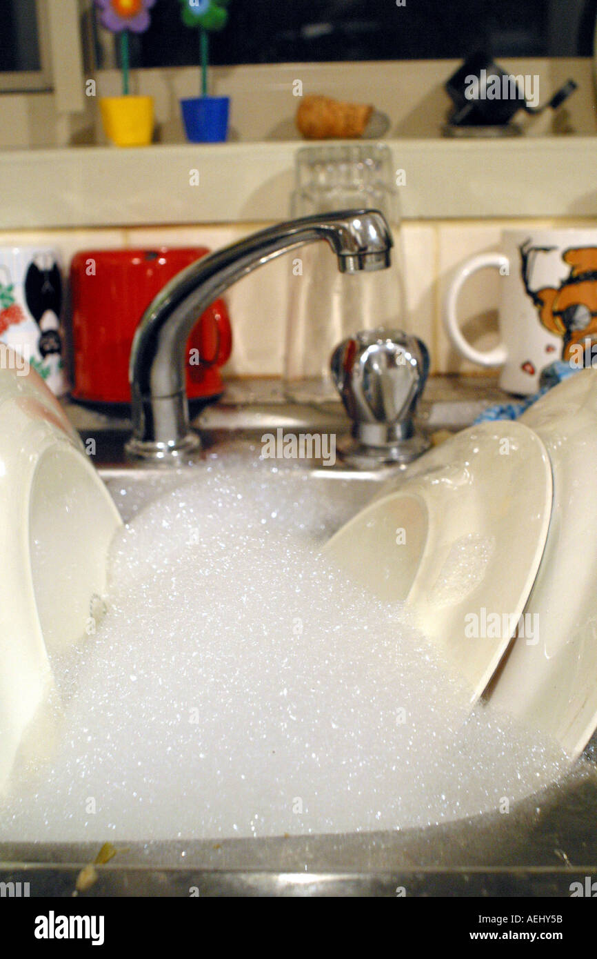 Doing the dishes hi-res stock photography and images - Alamy