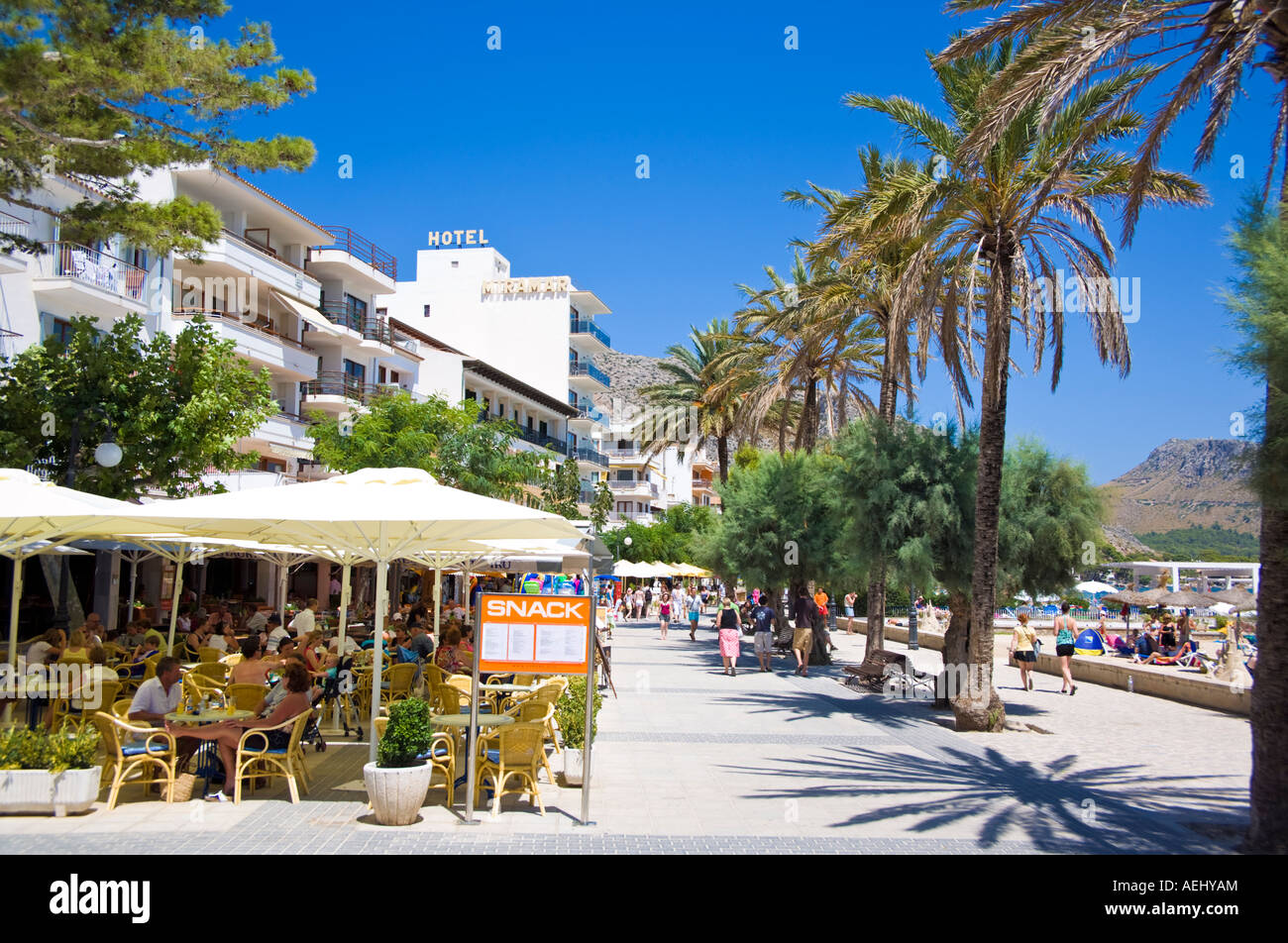 SEAFRONT WALKWAY IN PUERTO POLLENSA MAJORCA Stock Photo - Alamy