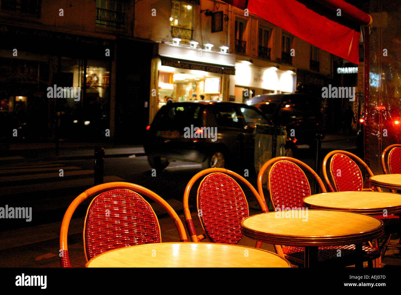 Paris cafe terrace sidewalk chairs hi-res stock photography and images ...