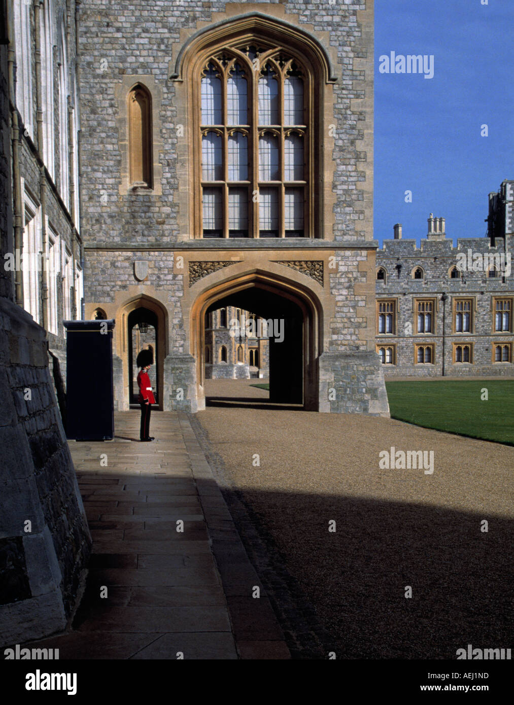 Windsor castle guard hi-res stock photography and images - Alamy
