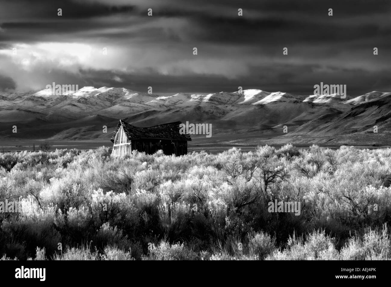 Cabin on hill Black and White Stock Photos & Images - Alamy