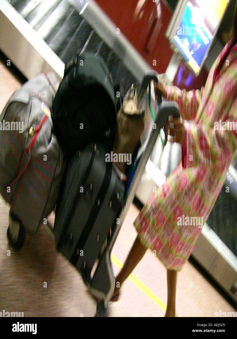 Suitcases moving on baggage carousel hi-res stock photography and ...