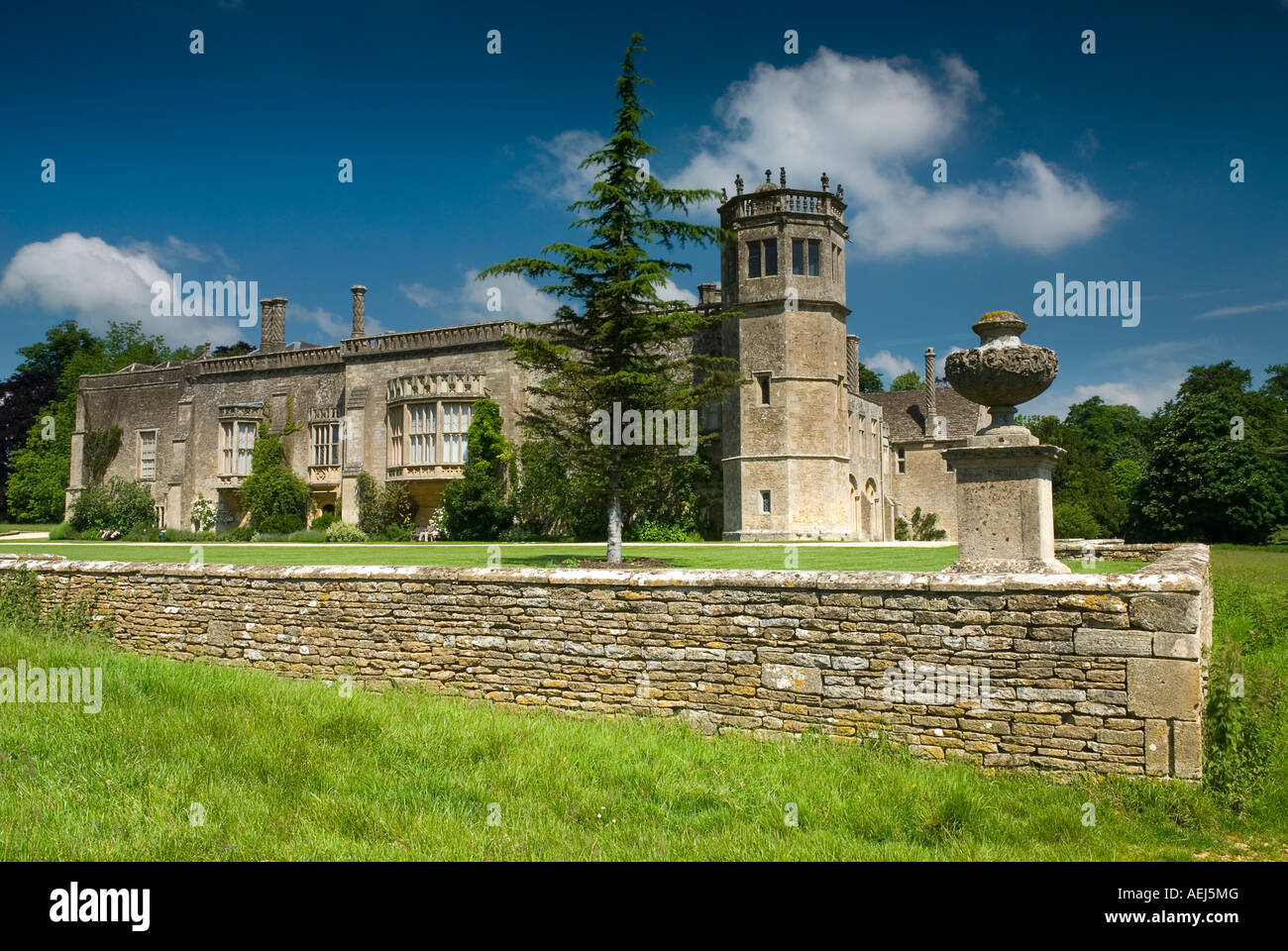 Lacock fox talbot museum hi-res stock photography and images - Alamy
