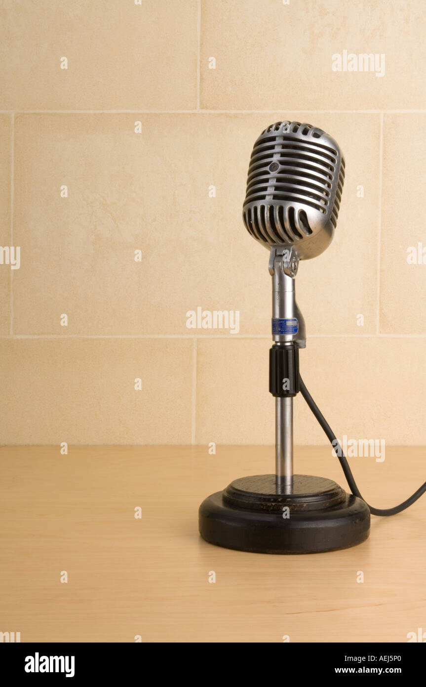 Retro microphone 50's hi-res stock photography and images - Alamy