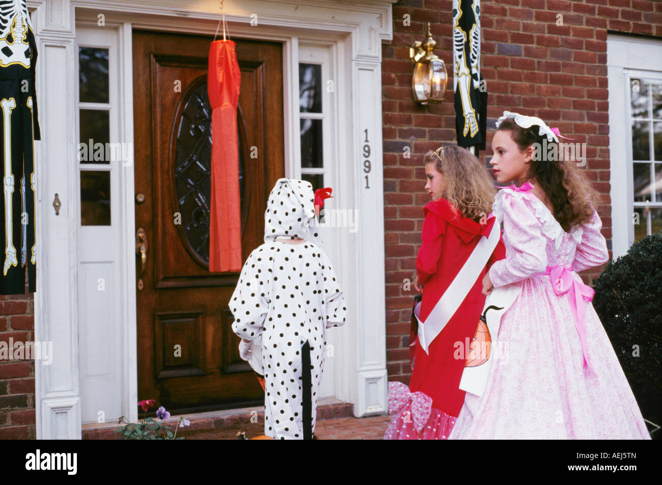 Wearing costumes hi-res stock photography and images - Alamy