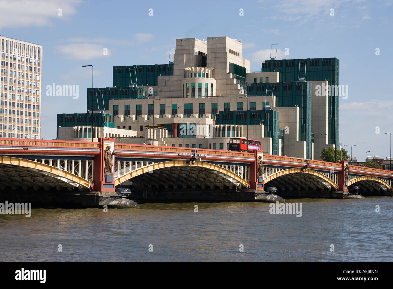 Vauxhall Bridge River Thames London England Stock Photo - Alamy