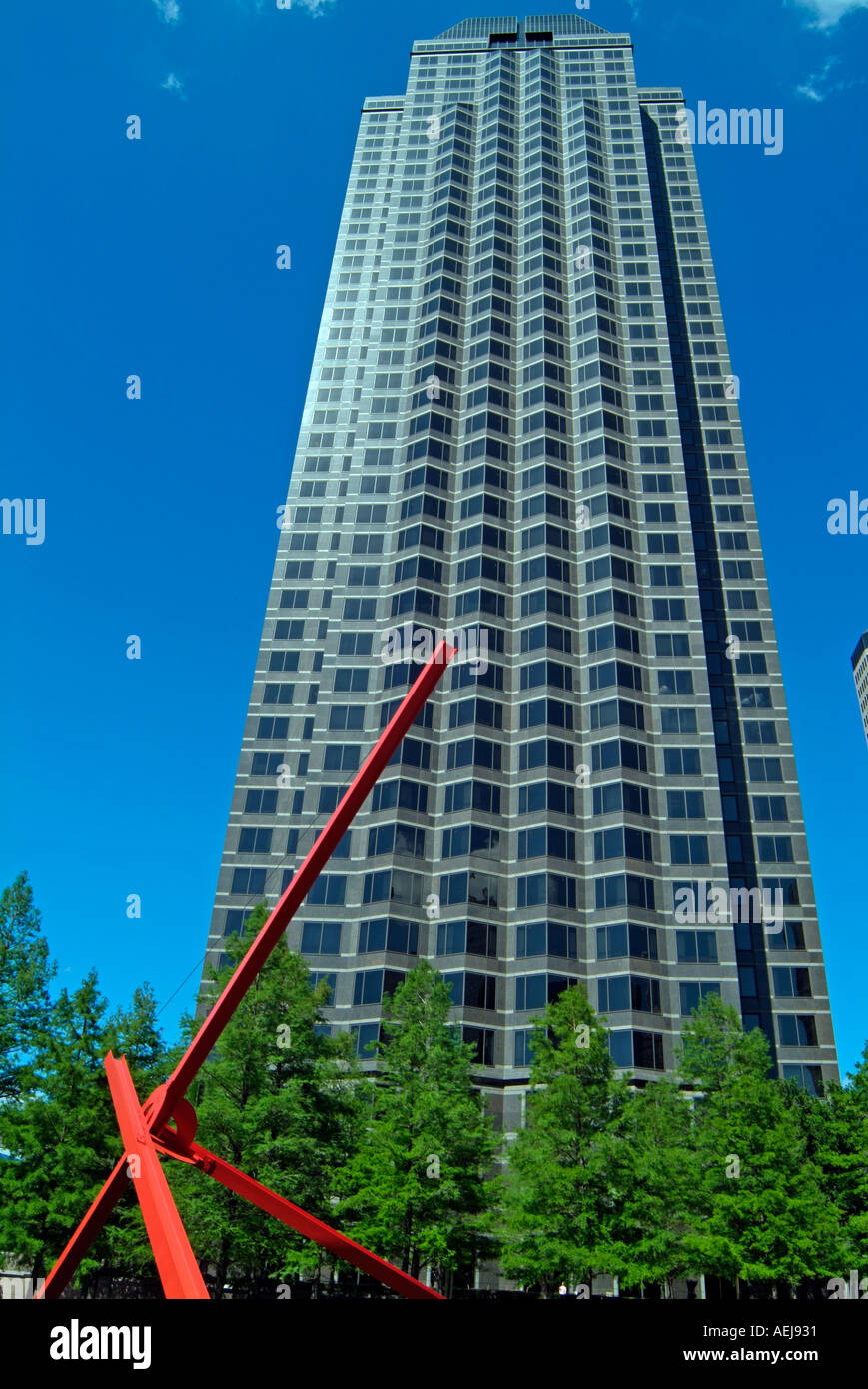 Skyscraper and metal sculpture in downtown of Dallas, Texas Stock Photo ...