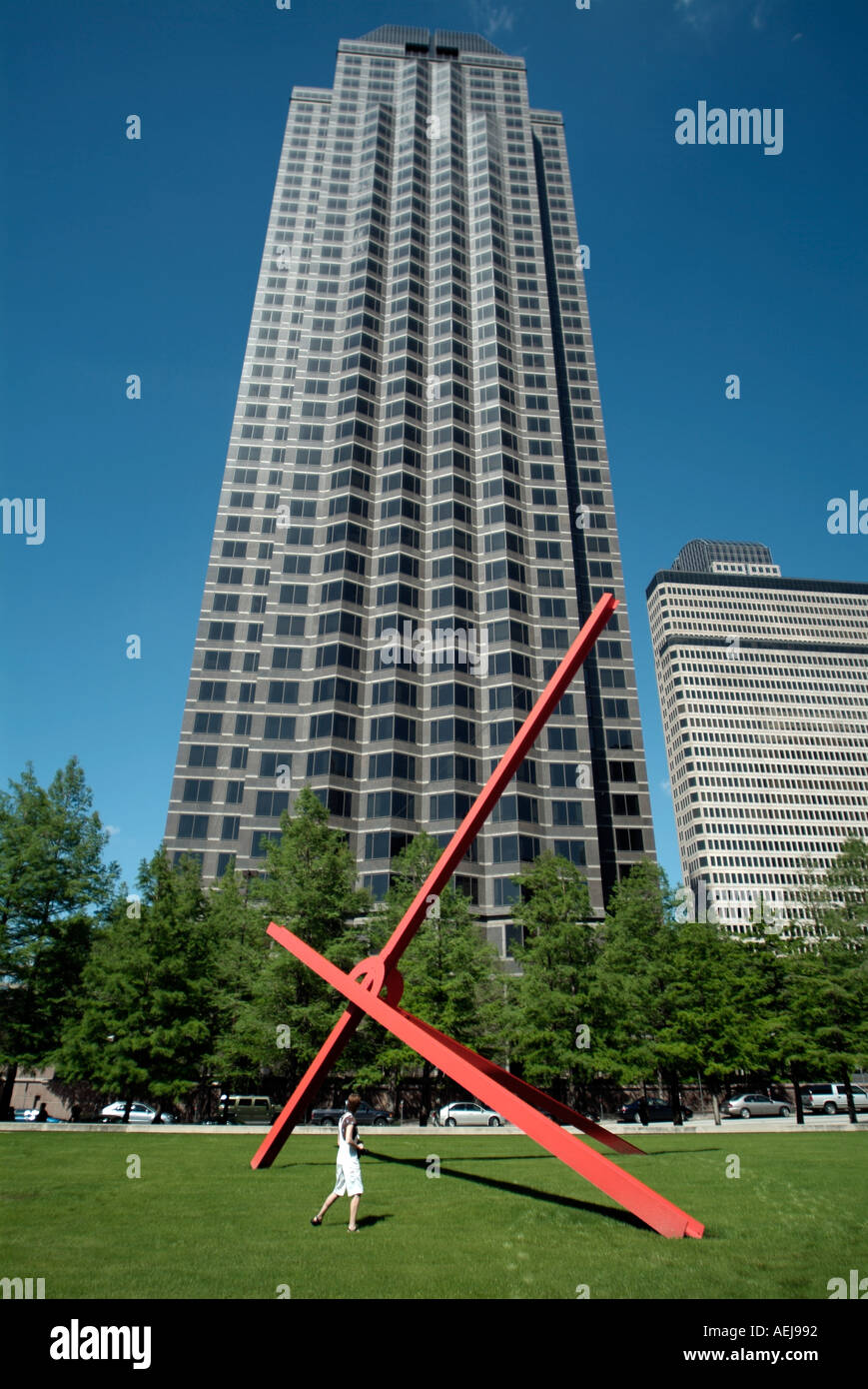 Skyscraper and metal sculpture in downtown of Dallas, Texas Stock Photo ...