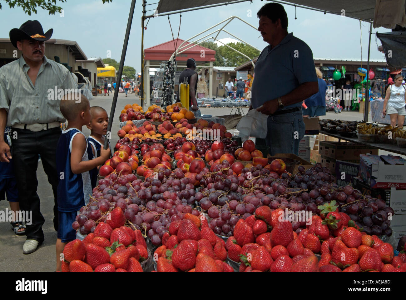 Traditional food display hi-res stock photography and images - Alamy