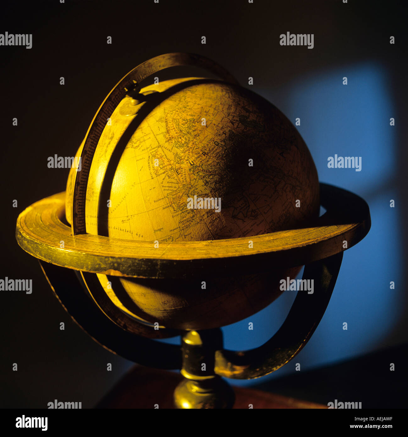 Old fashioned globe globes hi-res stock photography and images - Alamy