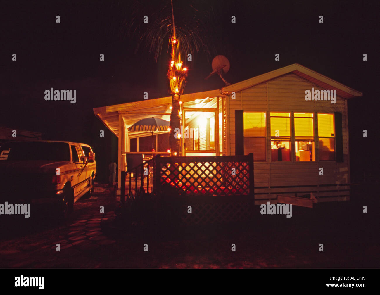 mobile home in a Florida USA trailer RV park Stock Photo - Alamy