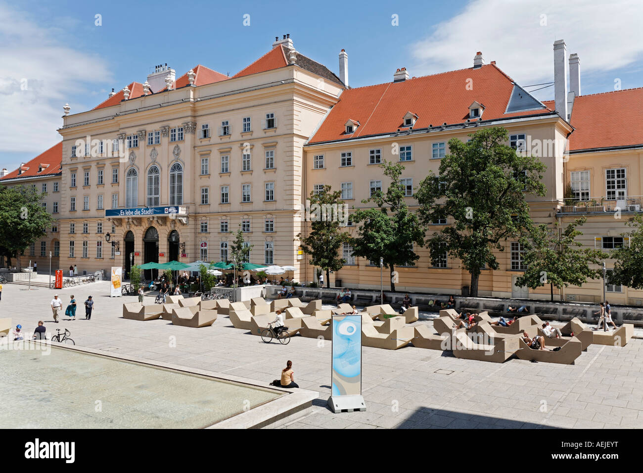 Museumsquartiers hi-res stock photography and images - Alamy
