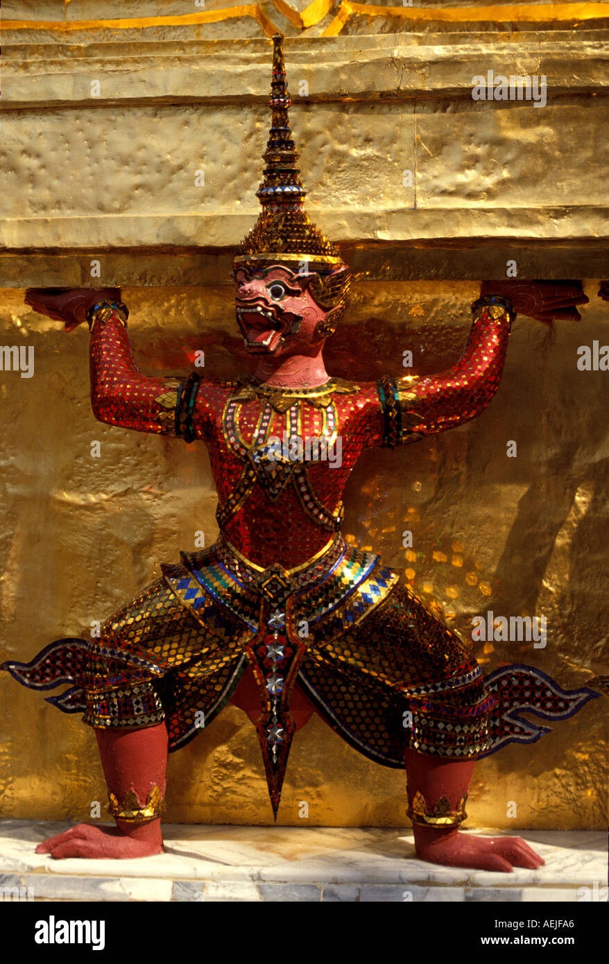 Thai statue in the Palace area in Bangkok Thailand Stock Photo - Alamy
