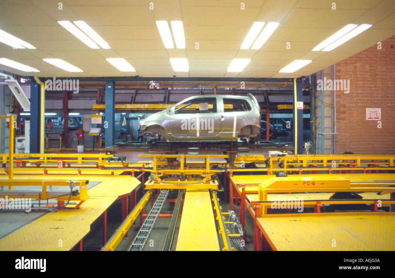 Car on assembly line Stock Photo - Alamy