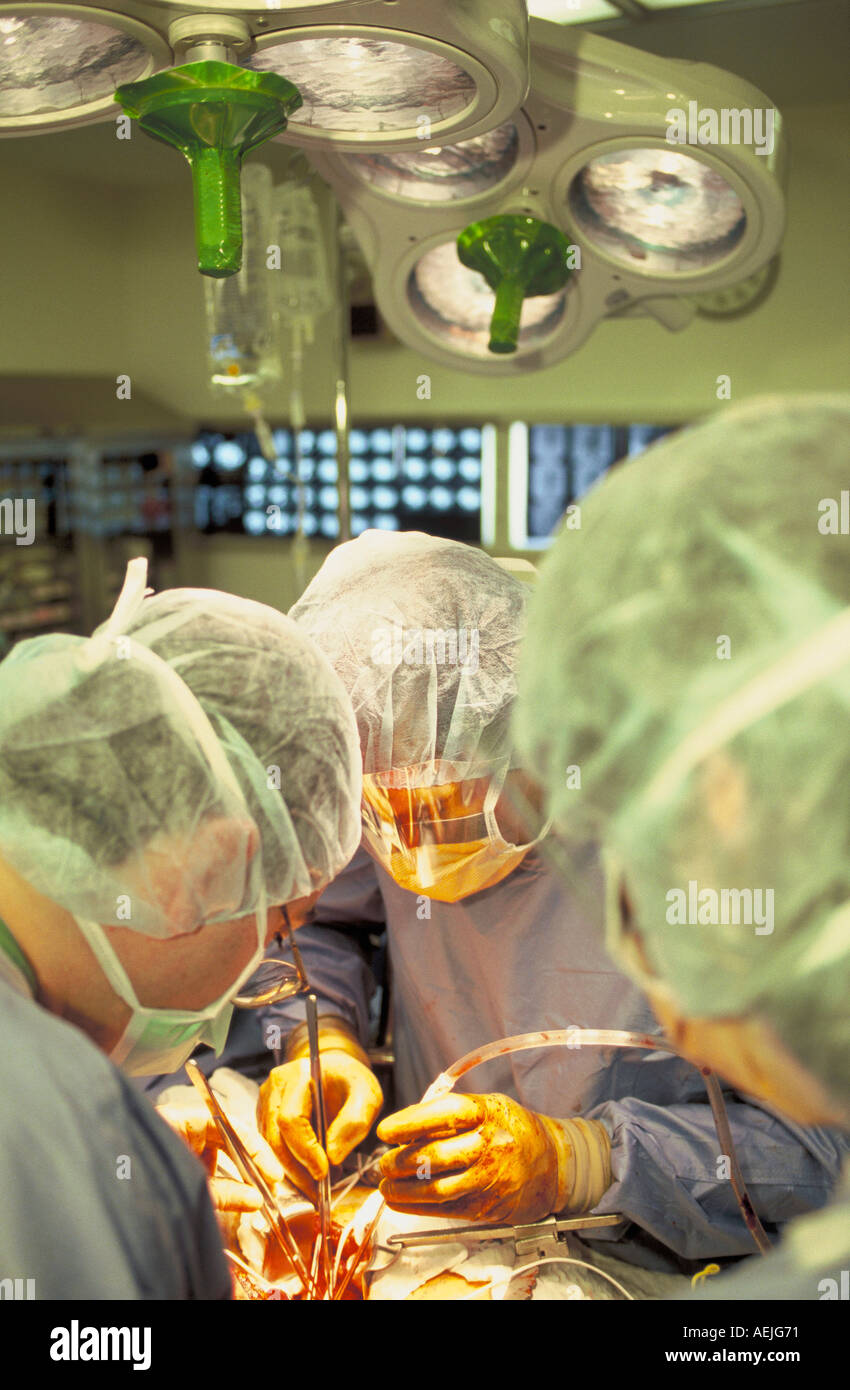 Operating room surgeons performing surgery Stock Photo - Alamy Operating room surgeons performing surgery Stock Photo - Alamy