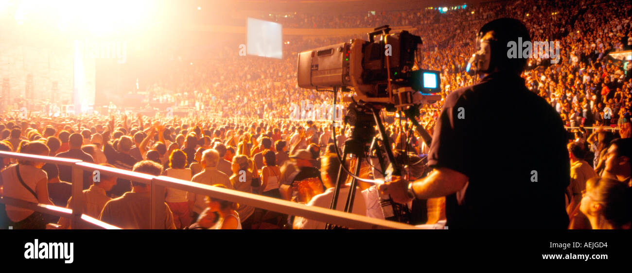 Cameraman and crowd in concert Stock Photo - Alamy