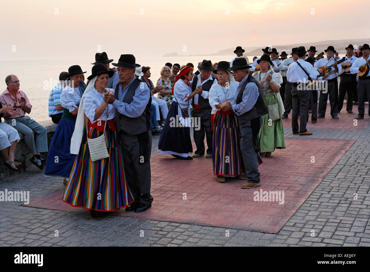 Folklore group in Maspalomas, Gran Canaria, Spain Stock Photo - Alamy